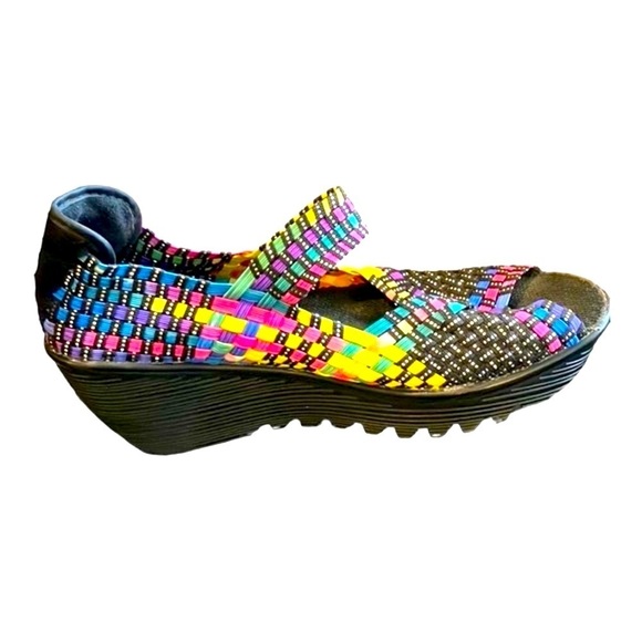 bernie mev. | Shoes | Bernie Mev Sz 9 Black 25 Wedge Heel Confetti ...